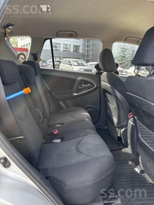 Pelēks Toyota RAV4 2011 Rīga, ar dzinēja tilpumu 2.00 L un nobraukumu 163 tūkst. km par 6490 €, foto 11 vietnē AUTOMOTO.COM.LV