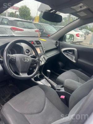 Pelēks Toyota RAV4 2011 Rīga, ar dzinēja tilpumu 2.00 L un nobraukumu 163 tūkst. km par 6490 €, foto 12 vietnē AUTOMOTO.COM.LV