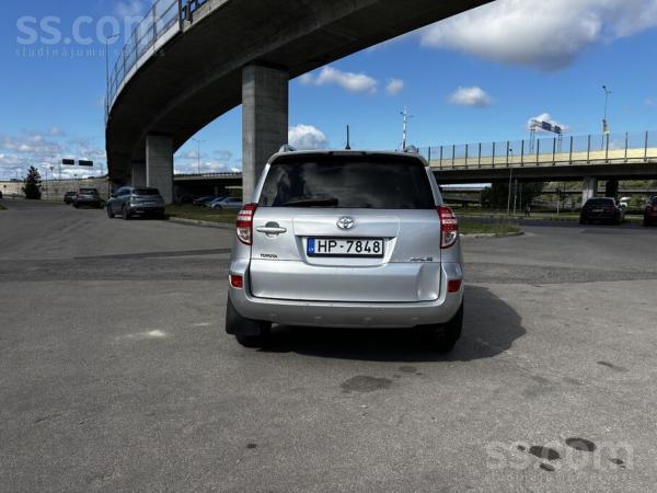 Grey Toyota RAV4 2011 in Riga, with an engine capacity of 2.00 L and mileage of 163 thousand km for 6490 €, photo 9 on AUTOMOTO.COM.LV