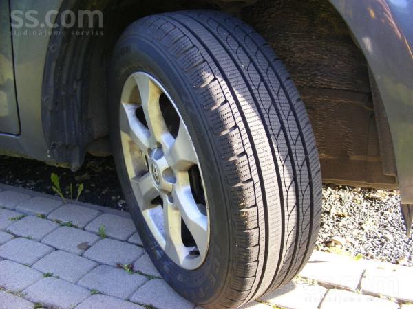 Grey Toyota RAV4 2011 in Riga, with an engine capacity of 2.20 L and mileage of 275 thousand km for 6000 €, photo 9 on AUTOMOTO.COM.LV