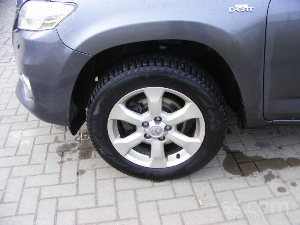 Grey Toyota RAV4 2011 in Riga, with an engine capacity of 2.20 L and mileage of 275 thousand km for 6000 €, photo 10 on AUTOMOTO.COM.LV