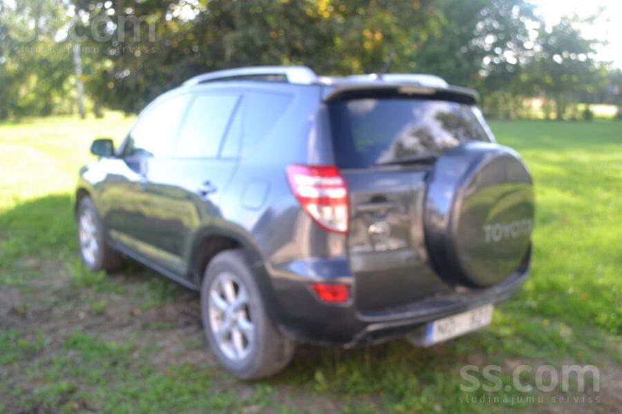 Pelēks Toyota RAV4 2011 Rēzekne, ar dzinēja tilpumu 2.20 L un nobraukumu 280 tūkst. km par 7000 €, foto 4 vietnē AUTOMOTO.COM.LV