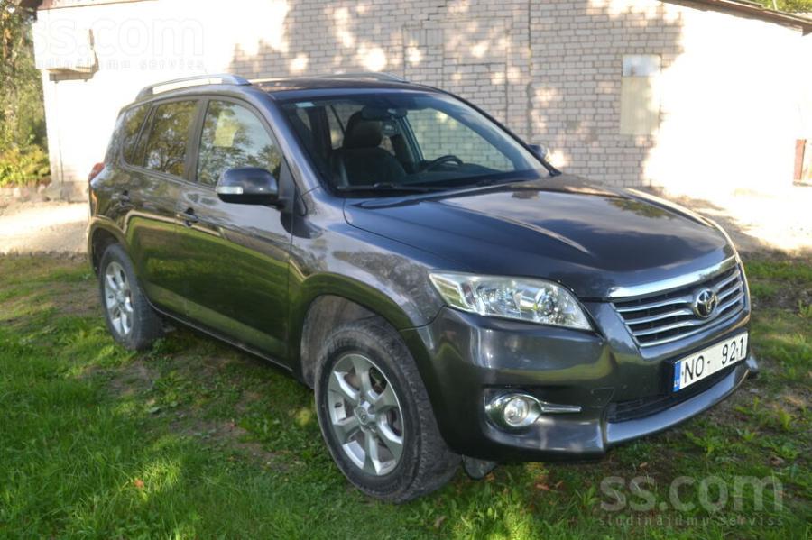Pelēks Toyota RAV4 2011 Rēzekne, ar dzinēja tilpumu 2.20 L un nobraukumu 280 tūkst. km par 7000 €, foto 5 vietnē AUTOMOTO.COM.LV