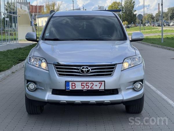 Pelēks Toyota RAV4 2011 Rēzekne, ar dzinēja tilpumu 2.20 L un nobraukumu 183 tūkst. km par 7800 €, foto 1 vietnē AUTOMOTO.COM.LV