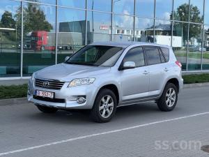 Pelēks Toyota RAV4 2011 Rēzekne, ar dzinēja tilpumu 2.20 L un nobraukumu 183 tūkst. km par 7800 €, foto 3 vietnē AUTOMOTO.COM.LV