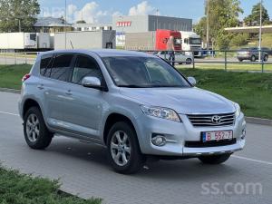 Pelēks Toyota RAV4 2011 Rēzekne, ar dzinēja tilpumu 2.20 L un nobraukumu 183 tūkst. km par 7800 €, foto 4 vietnē AUTOMOTO.COM.LV