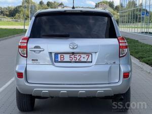 Pelēks Toyota RAV4 2011 Rēzekne, ar dzinēja tilpumu 2.20 L un nobraukumu 183 tūkst. km par 7800 €, foto 5 vietnē AUTOMOTO.COM.LV