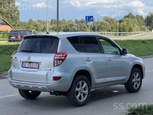 Pelēks Toyota RAV4 2011 Rēzekne, ar dzinēja tilpumu 2.20 L un nobraukumu 183 tūkst. km par 7800 €, foto 6 vietnē AUTOMOTO.COM.LV