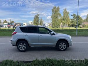Pelēks Toyota RAV4 2011 Rēzekne, ar dzinēja tilpumu 2.20 L un nobraukumu 183 tūkst. km par 7800 €, foto 7 vietnē AUTOMOTO.COM.LV