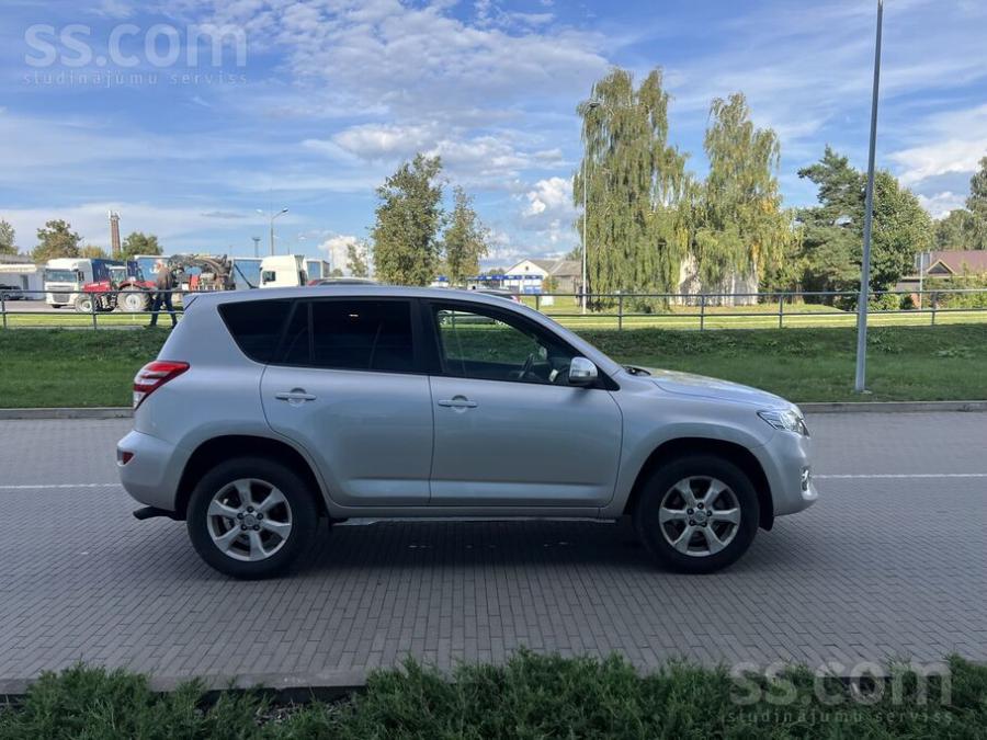 Pelēks Toyota RAV4 2011 Rēzekne, ar dzinēja tilpumu 2.20 L un nobraukumu 183 tūkst. km par 7800 €, foto 7 vietnē AUTOMOTO.COM.LV