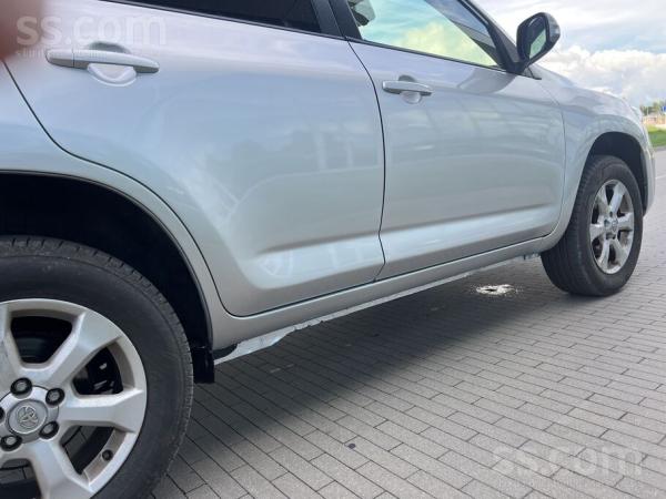 Pelēks Toyota RAV4 2011 Rēzekne, ar dzinēja tilpumu 2.20 L un nobraukumu 183 tūkst. km par 7800 €, foto 8 vietnē AUTOMOTO.COM.LV