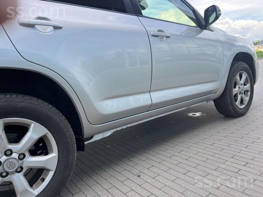 Pelēks Toyota RAV4 2011 Rēzekne, ar dzinēja tilpumu 2.20 L un nobraukumu 183 tūkst. km par 7800 €, foto 8 vietnē AUTOMOTO.COM.LV