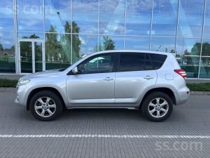 Pelēks Toyota RAV4 2011 Rēzekne, ar dzinēja tilpumu 2.20 L un nobraukumu 183 tūkst. km par 7800 €, foto 9 vietnē AUTOMOTO.COM.LV