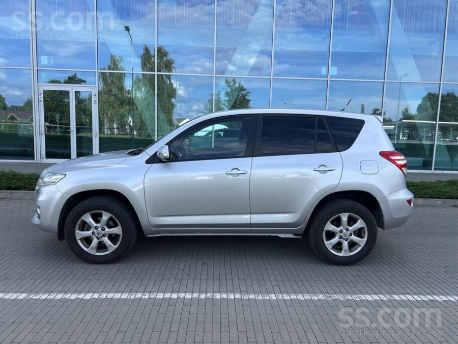Pelēks Toyota RAV4 2011 Rēzekne, ar dzinēja tilpumu 2.20 L un nobraukumu 183 tūkst. km par 7800 €, foto 9 vietnē AUTOMOTO.COM.LV