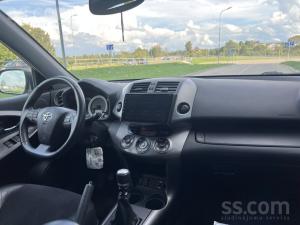 Pelēks Toyota RAV4 2011 Rēzekne, ar dzinēja tilpumu 2.20 L un nobraukumu 183 tūkst. km par 7800 €, foto 11 vietnē AUTOMOTO.COM.LV