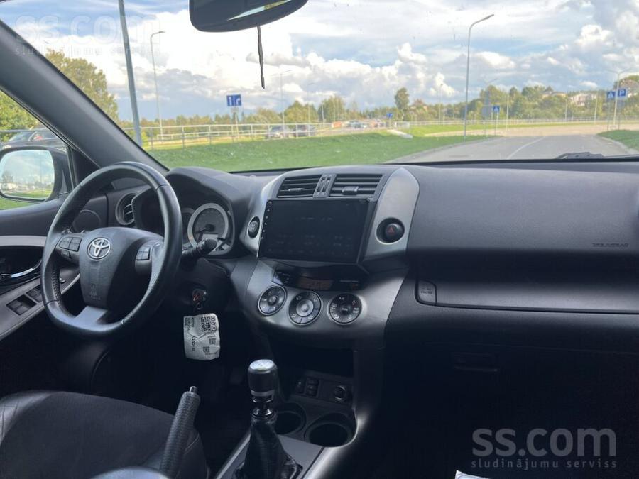 Pelēks Toyota RAV4 2011 Rēzekne, ar dzinēja tilpumu 2.20 L un nobraukumu 183 tūkst. km par 7800 €, foto 11 vietnē AUTOMOTO.COM.LV
