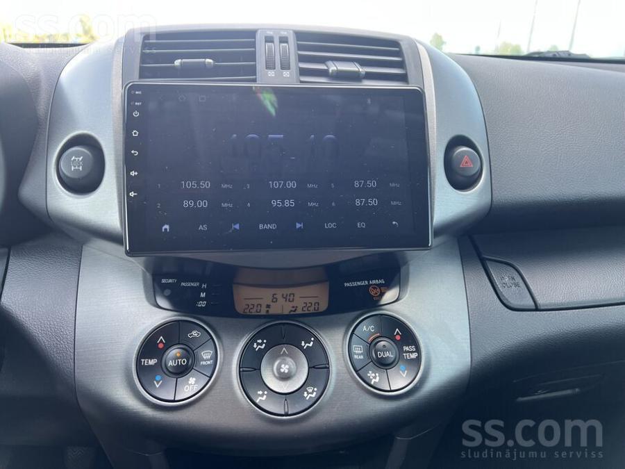 Pelēks Toyota RAV4 2011 Rēzekne, ar dzinēja tilpumu 2.20 L un nobraukumu 183 tūkst. km par 7800 €, foto 15 vietnē AUTOMOTO.COM.LV