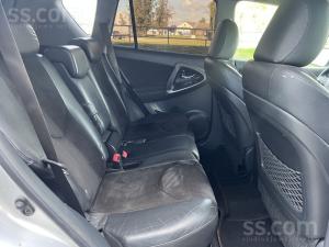 Pelēks Toyota RAV4 2011 Rēzekne, ar dzinēja tilpumu 2.20 L un nobraukumu 183 tūkst. km par 7800 €, foto 16 vietnē AUTOMOTO.COM.LV