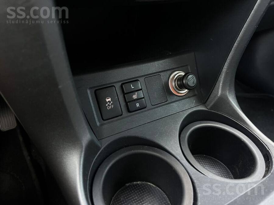 Pelēks Toyota RAV4 2011 Rēzekne, ar dzinēja tilpumu 2.20 L un nobraukumu 183 tūkst. km par 7800 €, foto 20 vietnē AUTOMOTO.COM.LV