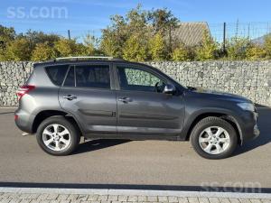 Pelēks Toyota RAV4 2011 Rēzekne, ar dzinēja tilpumu 2.20 L un nobraukumu 262 tūkst. km par 7550 €, foto 5 vietnē AUTOMOTO.COM.LV