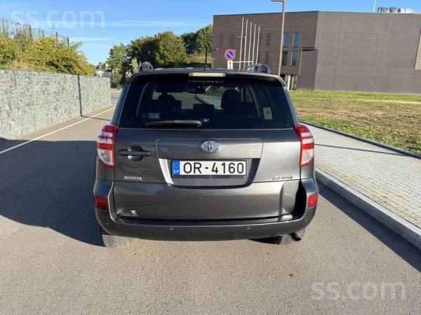 Pelēks Toyota RAV4 2011 Rēzekne, ar dzinēja tilpumu 2.20 L un nobraukumu 262 tūkst. km par 7550 €, foto 8 vietnē AUTOMOTO.COM.LV