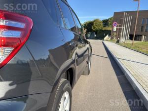 Pelēks Toyota RAV4 2011 Rēzekne, ar dzinēja tilpumu 2.20 L un nobraukumu 262 tūkst. km par 7550 €, foto 11 vietnē AUTOMOTO.COM.LV