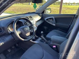 Pelēks Toyota RAV4 2011 Rēzekne, ar dzinēja tilpumu 2.20 L un nobraukumu 262 tūkst. km par 7550 €, foto 12 vietnē AUTOMOTO.COM.LV