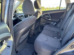 Pelēks Toyota RAV4 2011 Rēzekne, ar dzinēja tilpumu 2.20 L un nobraukumu 262 tūkst. km par 7550 €, foto 15 vietnē AUTOMOTO.COM.LV
