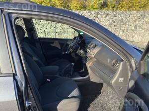 Pelēks Toyota RAV4 2011 Rēzekne, ar dzinēja tilpumu 2.20 L un nobraukumu 262 tūkst. km par 7550 €, foto 18 vietnē AUTOMOTO.COM.LV