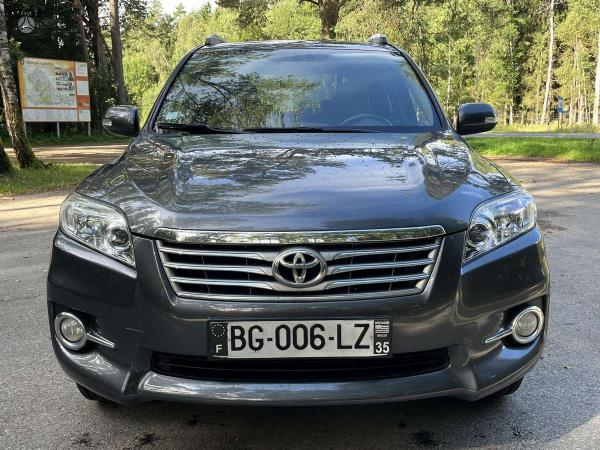 Pelēks Toyota RAV4 2011 Tauragė, ar dzinēja tilpumu 2.23 L un nobraukumu 220 tūkst. km par 7750 €, foto 3 vietnē AUTOMOTO.COM.LV