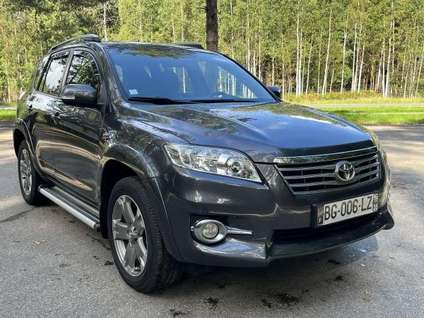Pelēks Toyota RAV4 2011 Tauragė, ar dzinēja tilpumu 2.23 L un nobraukumu 220 tūkst. km par 7750 €, foto 4 vietnē AUTOMOTO.COM.LV