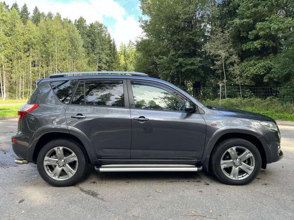 Pelēks Toyota RAV4 2011 Tauragė, ar dzinēja tilpumu 2.23 L un nobraukumu 220 tūkst. km par 7750 €, foto 5 vietnē AUTOMOTO.COM.LV