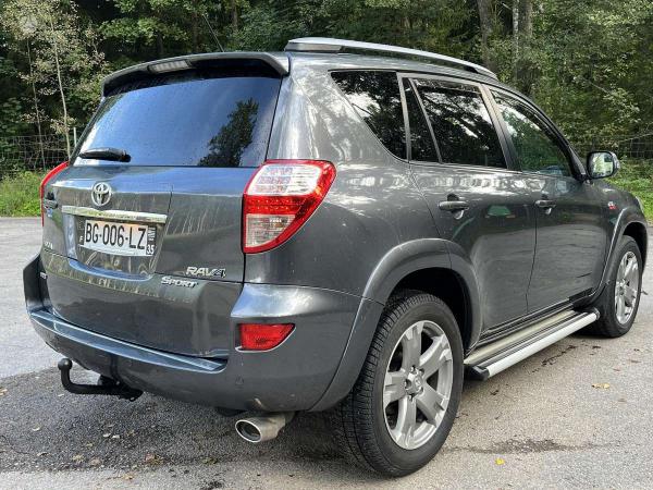 Pelēks Toyota RAV4 2011 Tauragė, ar dzinēja tilpumu 2.23 L un nobraukumu 220 tūkst. km par 7750 €, foto 8 vietnē AUTOMOTO.COM.LV