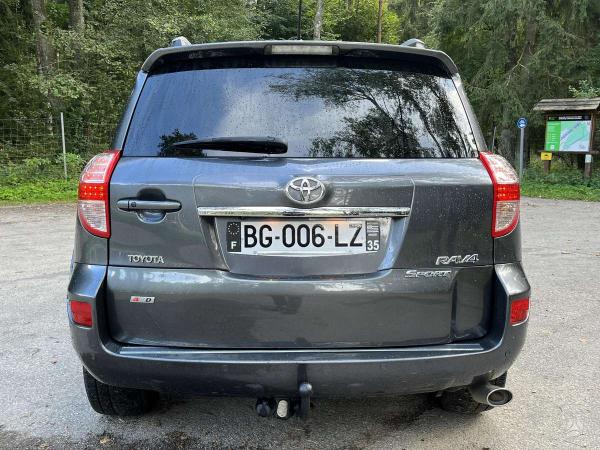 Pelēks Toyota RAV4 2011 Tauragė, ar dzinēja tilpumu 2.23 L un nobraukumu 220 tūkst. km par 7750 €, foto 9 vietnē AUTOMOTO.COM.LV