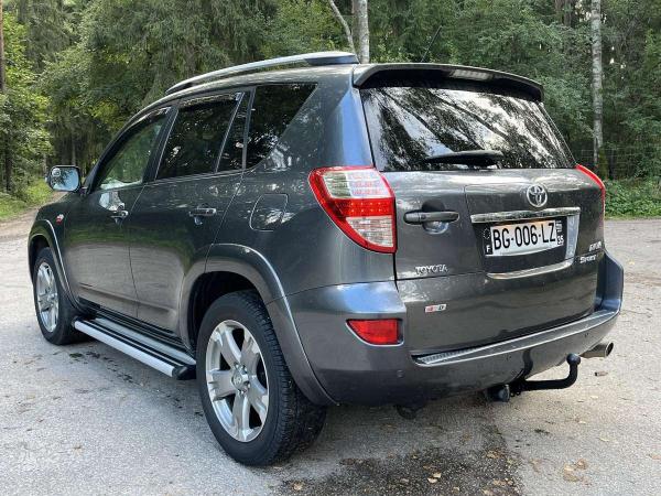 Pelēks Toyota RAV4 2011 Tauragė, ar dzinēja tilpumu 2.23 L un nobraukumu 220 tūkst. km par 7750 €, foto 10 vietnē AUTOMOTO.COM.LV
