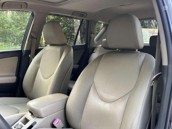 Pelēks Toyota RAV4 2011 Tauragė, ar dzinēja tilpumu 2.23 L un nobraukumu 220 tūkst. km par 7750 €, foto 11 vietnē AUTOMOTO.COM.LV