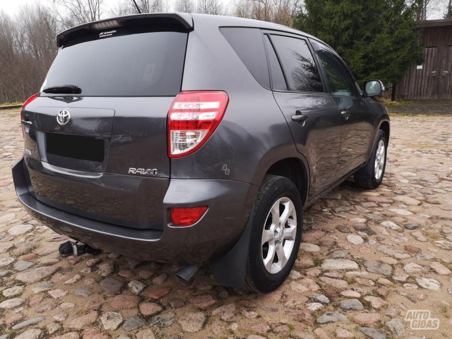 Grey Toyota RAV4 2012 in Telschi, with an engine capacity of 2.20 L and mileage of 126 thousand km for 8950 €, photo 3 on AUTOMOTO.COM.LV