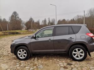 Grey Toyota RAV4 2012 in Telschi, with an engine capacity of 2.20 L and mileage of 126 thousand km for 8950 €, photo 5 on AUTOMOTO.COM.LV