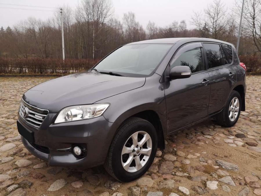 Grey Toyota RAV4 2012 in Telschi, with an engine capacity of 2.20 L and mileage of 126 thousand km for 8950 €, photo 1 on AUTOMOTO.COM.LV