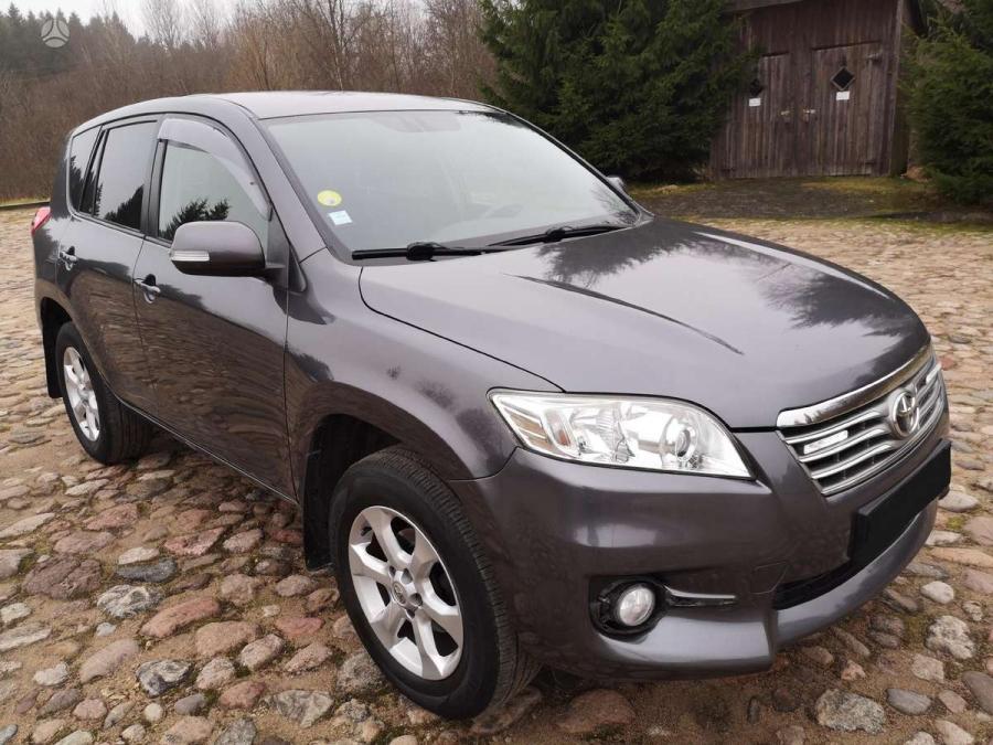 Grey Toyota RAV4 2012 in Telschi, with an engine capacity of 2.20 L and mileage of 126 thousand km for 8950 €, photo 2 on AUTOMOTO.COM.LV