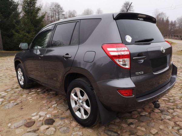 Pelēks Toyota RAV4 2012 Telšiai, ar dzinēja tilpumu 2.20 L un nobraukumu 126 tūkst. km par 8950 €, foto 3 vietnē AUTOMOTO.COM.LV