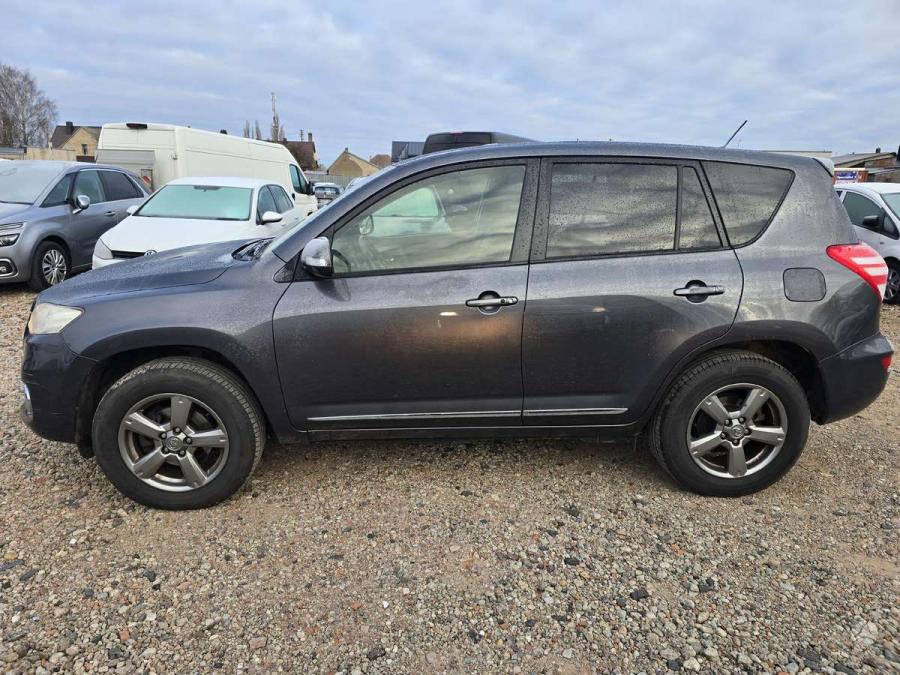 Pelēks Toyota RAV4 2012 Tauragė, ar dzinēja tilpumu 2.23 L un nobraukumu 269 tūkst. km par 6900 €, foto 4 vietnē AUTOMOTO.COM.LV