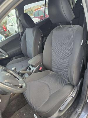 Pelēks Toyota RAV4 2012 Tauragė, ar dzinēja tilpumu 2.23 L un nobraukumu 269 tūkst. km par 6900 €, foto 15 vietnē AUTOMOTO.COM.LV