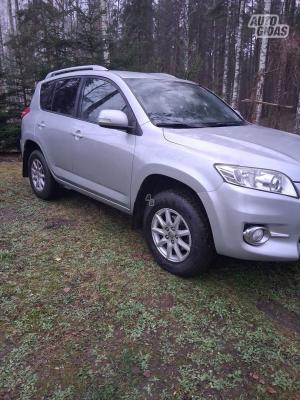 Pelēks Toyota RAV4 2012 Viļņa, ar dzinēja tilpumu 2.20 L un nobraukumu 176 tūkst. km par 8200 €, foto 2 vietnē AUTOMOTO.COM.LV