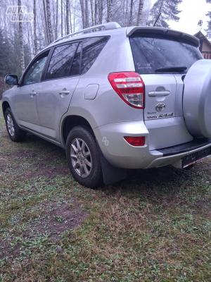 Pelēks Toyota RAV4 2012 Viļņa, ar dzinēja tilpumu 2.20 L un nobraukumu 176 tūkst. km par 8200 €, foto 4 vietnē AUTOMOTO.COM.LV