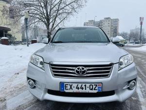 Grey Toyota RAV4 2012 in Kaunas, with an engine capacity of 2.23 L and mileage of 215 thousand km for 7990 €, photo 3 on AUTOMOTO.COM.LV