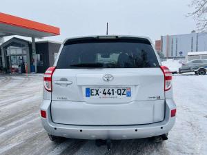 Grey Toyota RAV4 2012 in Kaunas, with an engine capacity of 2.23 L and mileage of 215 thousand km for 7990 €, photo 8 on AUTOMOTO.COM.LV
