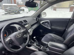Grey Toyota RAV4 2012 in Kaunas, with an engine capacity of 2.23 L and mileage of 215 thousand km for 7990 €, photo 10 on AUTOMOTO.COM.LV