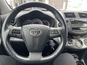 Grey Toyota RAV4 2012 in Kaunas, with an engine capacity of 2.23 L and mileage of 215 thousand km for 7990 €, photo 15 on AUTOMOTO.COM.LV