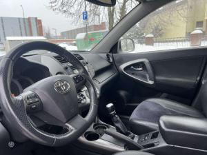 Grey Toyota RAV4 2012 in Kaunas, with an engine capacity of 2.23 L and mileage of 215 thousand km for 7990 €, photo 17 on AUTOMOTO.COM.LV